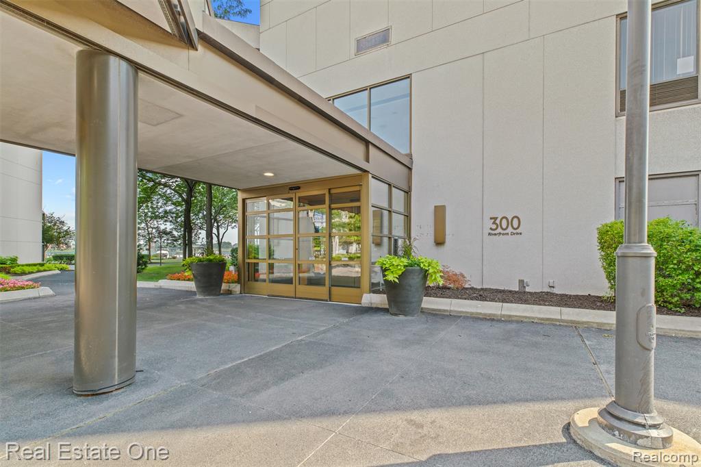 300 Riverfront #24D For Sale, Detroit, MI 48226 Condo | BuyOwner